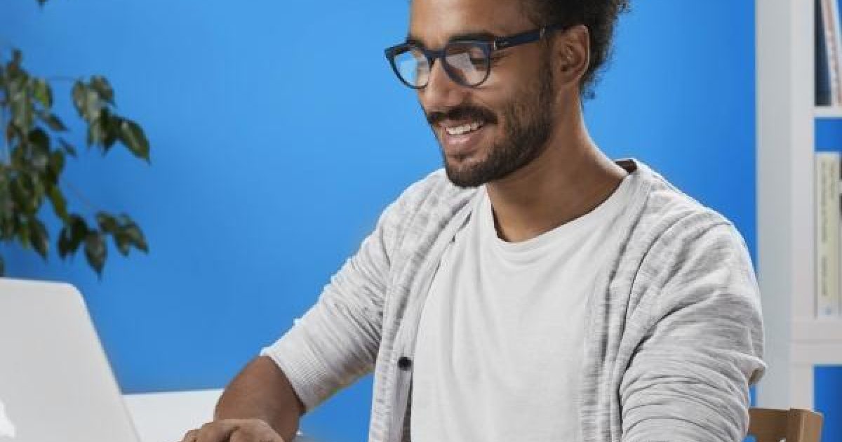 5 Gift Ideas for Millennials: Affordable and Easy to Find Gadgets - Chipolo